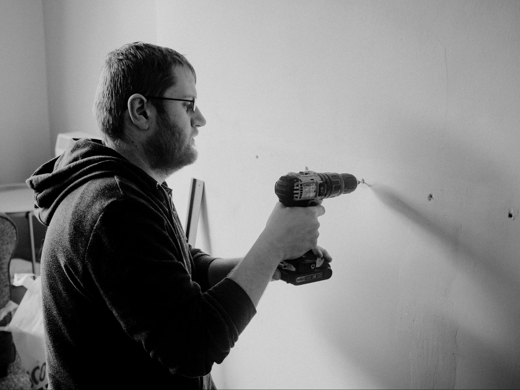 How to Drill Into Plasterboard and Insert a Fixing | IVCG Construction